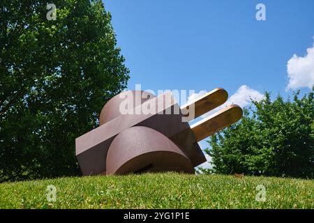 Claes Oldenburg's giant steel sculpture, Three Way Plug. A playful ...