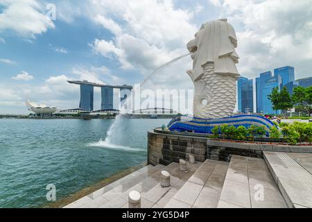 Awesome view of the Merlion in Singapore Stock Photo - Alamy