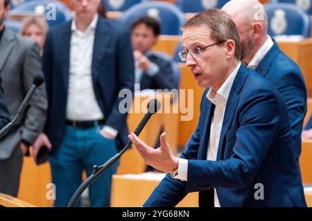 DEN HAAG - Olger van Dijk (NSC) and Chris Jansen, State Secretary for ...