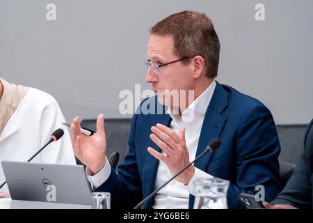 DEN HAAG - Olger van Dijk of NSC is handing over the chairmanship of ...