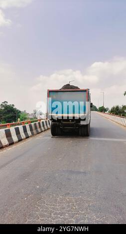 A fully loaded vehicle transport Stock Photo - Alamy