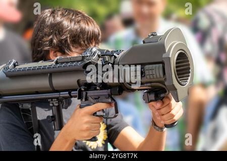 Carl-Gustaf shoulder-launched hand-held anti-tank missile launcher ...