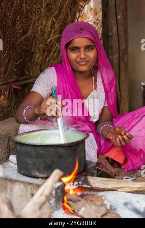 India, Gujarat, Dasada. Rabari, Mir tribes people. Traditional clothing ...