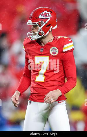 Kansas City Chiefs place kicker Harrison Butker (7) and Las Vegas ...