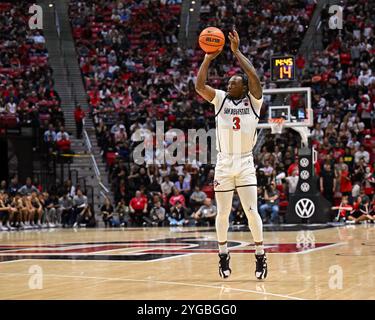 San Diego State guard Wayne McKinney III (3) drives to the basket against California during the ...
