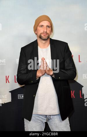 Sebastian Schwarz bei der Premiere der ARD Comery-Serie Ghosts im Cinenova. Köln, 25.02.2025 ...
