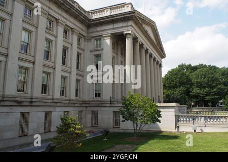Portico of the northern entrance to the United States Treasury Building ...
