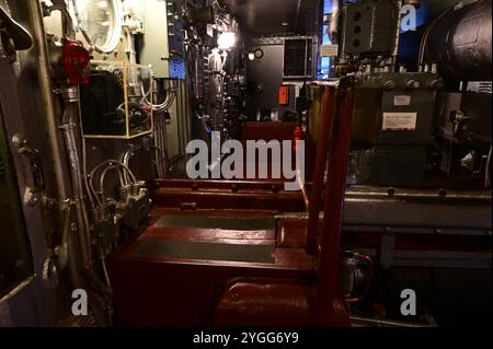 Inside the forward Turret of an American Battleship Stock Photo - Alamy