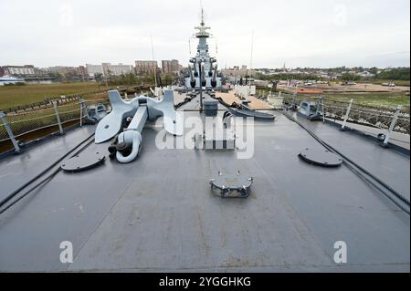 Main gun turrets of the Battleship North Carolina Stock Photo - Alamy