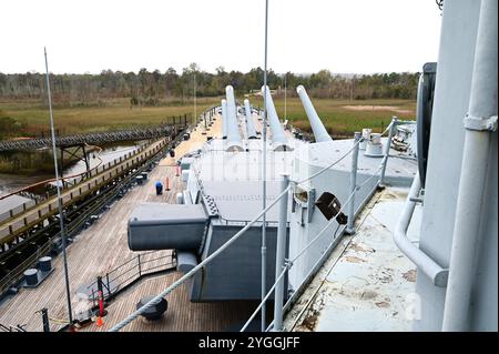 Main gun turrets of the Battleship North Carolina Stock Photo - Alamy