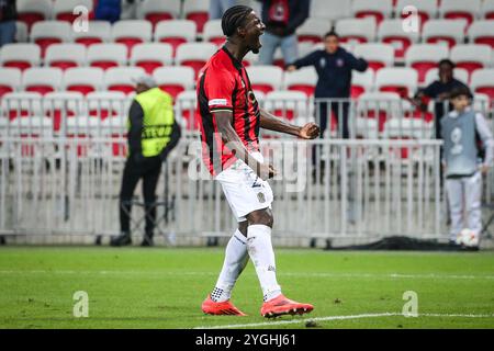 Mohamed-Ali CHO of Nice and Matthieu UDOL of Lens during the French ...