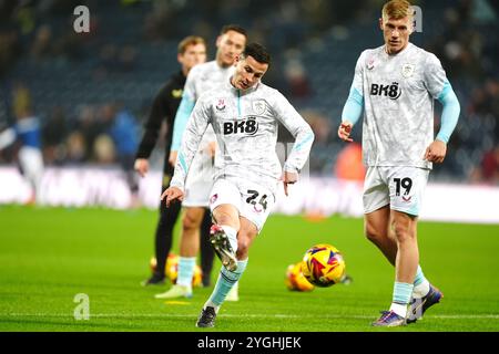 Burnley's Zian Flemming warming up prior to kick-off in the Sky Bet ...