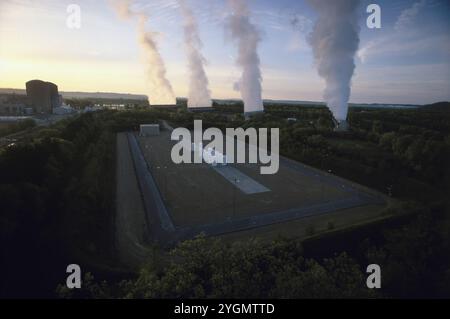 Dry casks used to store nuclear material, Minnesota, USA Stock Photo ...