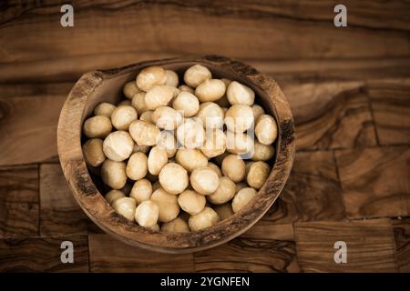 Macadamia nuts Macadamia tetraphylla on olive wood Stock Photo - Alamy