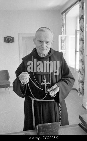 Bishop emeritus from Bolivia [automated translation] Stock Photo - Alamy