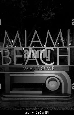 Miami beach night sign. Miami Beach welcome sign Stock Photo - Alamy
