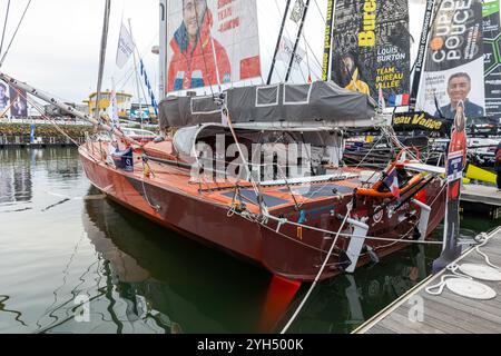 Jingkun Xu boat (Singchain Team Haikou) in the channel for the start of ...