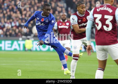 Everton midfielder Idrissa Gueye (27) sent off, red card during the ...