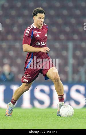 David Douline (28 Servette FC) goes forward (action) during the Brack ...