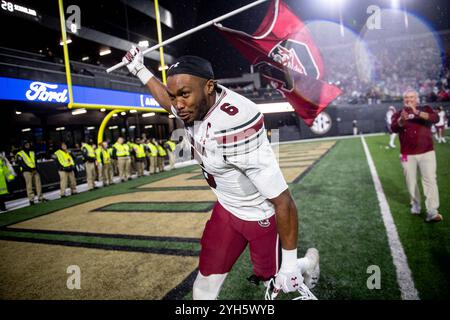South Carolina tight end Joshua Simon (6) fumbles in front of Illinois ...