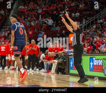 Auburn guard Tahaad Pettiford (0) during the first half of an NCAA ...