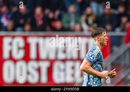 ENSCHEDE - (L-R) Wout Weghorst of Ajax, FC Twente goalkeeper Lars ...