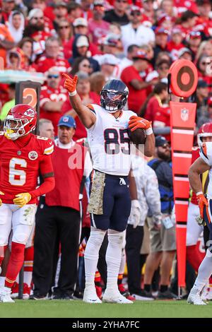 Denver Broncos tight end Lucas Krull (85) takes part in drills at an ...