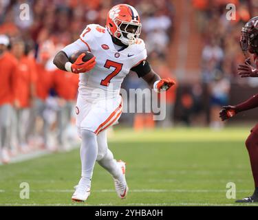 Clemson running back Phil Mafah carries the ball up field during the ...