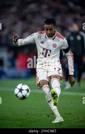Michael Olise (FC Bayern Munchen) shooitng on goal during Atalanta BC ...