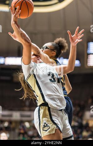 Notre Dame guard Olivia Miles (5) and Notre Dame forward Liza Karlen ...