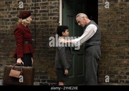 PAUL WELLER, SAOIRSE RONAN and ELLIOTT HEFFERNAN in BLITZ (2024 ...