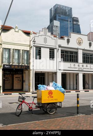 Public rubbish bin in Singapore Stock Photo - Alamy