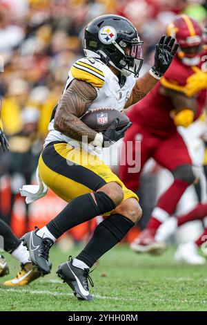Pittsburgh Steelers running back Cordarrelle Patterson (84) rushes with ...
