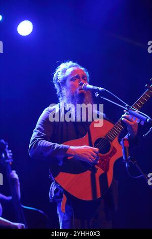 Sam Beam alias Iron & Wine bei einem Konzert im Huxleys Neue Welt in ...