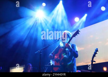 Sam Beam alias Iron & Wine bei einem Konzert im Huxleys Neue Welt in ...