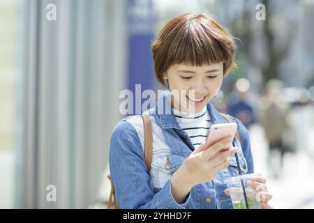 University students using smartphones outside Stock Photo - Alamy
