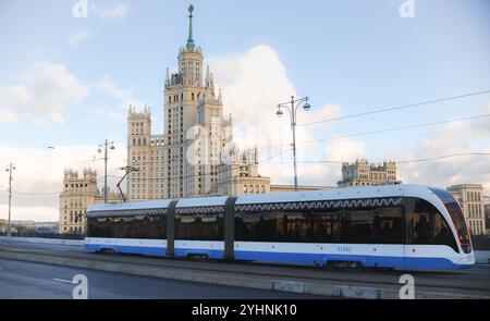 Tram traffic on the Bolshoi Ustinsky Bridge in Moscow, Russia Stock ...