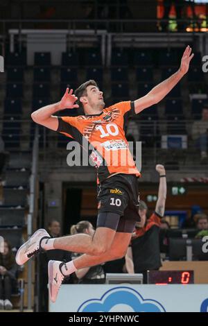 12 November 2025, Berlin: Volleyball, Men: Bundesliga, Berlin Volleys ...