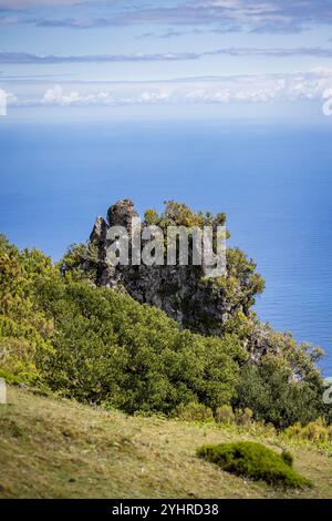 Foggy weather over Atlantic Ocean in Slea Head, Dingle Peninsula ...