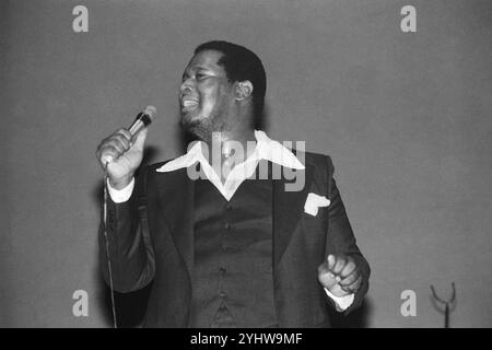 Luther Vandross performing with the band Luther at Radio City Music ...