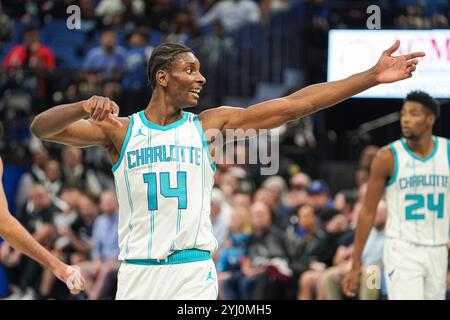 Charlotte Hornets forward Moussa Diabate, right, drives against ...