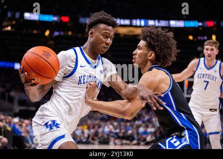 Kentucky guard Jaxson Robinson (2) drives against Mississippi guard ...