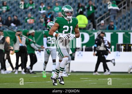 Philadelphia Eagles' Sydney Brown warms up before the NFC Championship ...