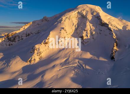 Aerial North Cascades Chaval Peak Snowscape Stock Photo - Alamy