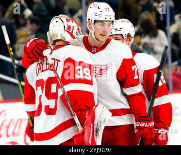 Detroit Red Wings goaltender Cam Talbot (39) celebrates with teammates ...