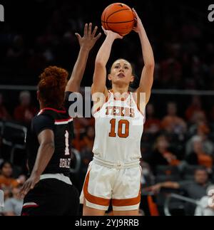 Texas' Shay Holle (10) shoots while pressured by Kentucky's Amelia ...