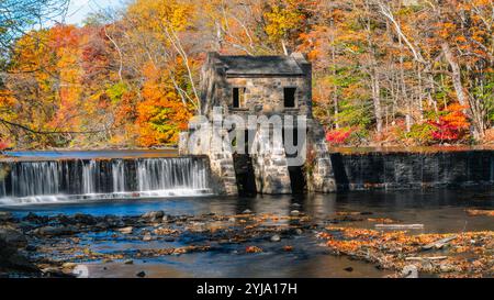 Speedwell Lake and dam Morristown, New Jersey in autumn. The area is ...