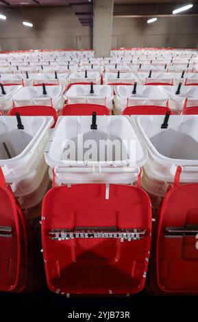 Bundestag election 2025: Symbolic ballot box and an envelope labelled ...