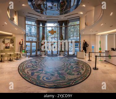Christmas decoration Entrance Printemps Department Store Paris France ...
