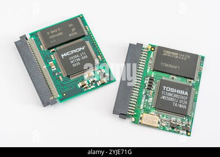 Teardown of legacy 4MB Hewlett Packard Compact Flash card used for ...